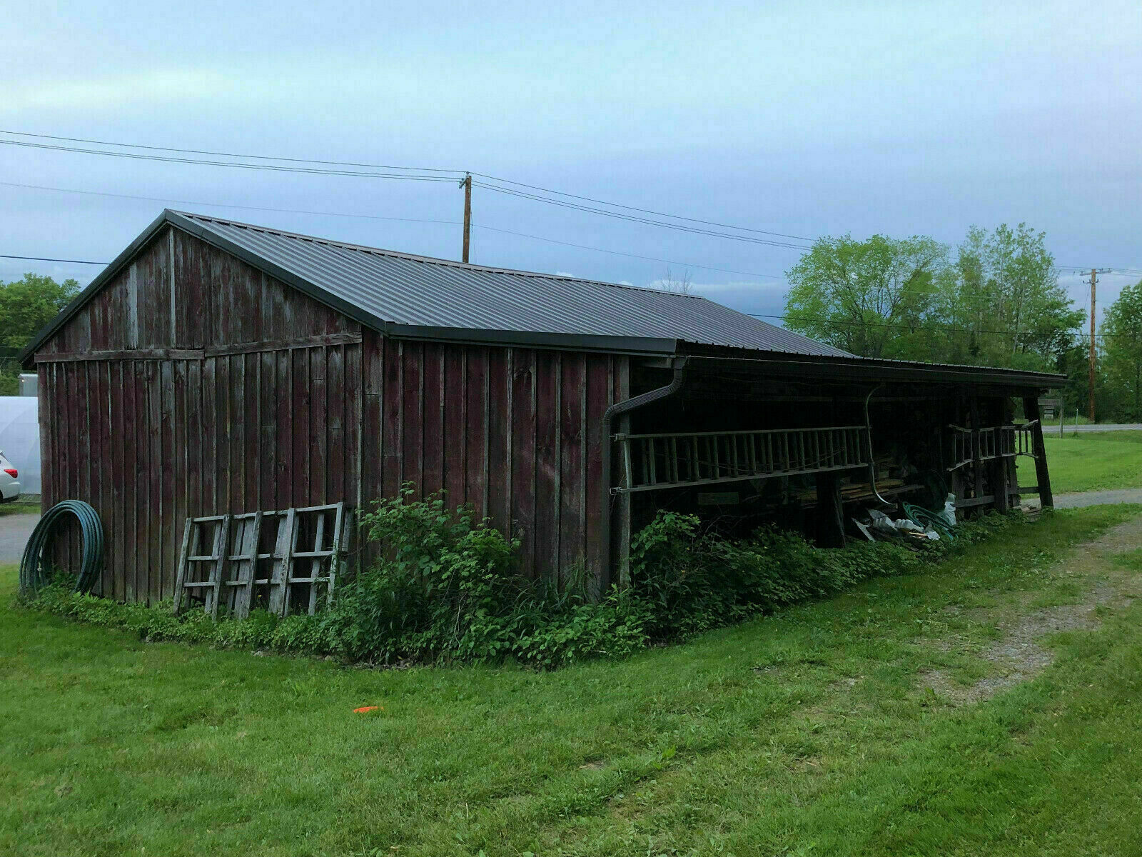 S Scale Small Barn with accessories. 3D printed kit High Detail (Gray ...