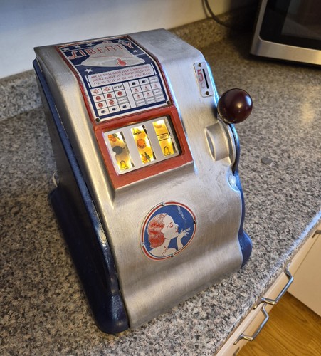 Vintage, 1940's Groetchen Liberty 5 Cent, Slot Machine, Trade ...