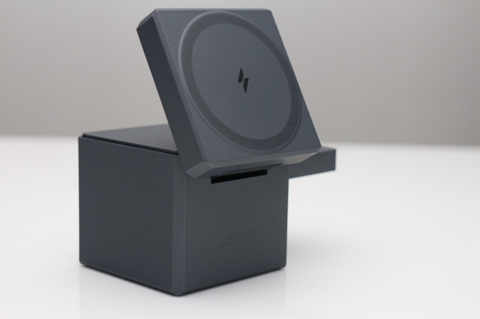 Anker 3-in-1 Cube with MagSafe 3 in 1 Charging Cube - Gray (AKY1811JA1 ...