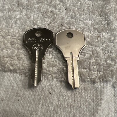 Lot Of 2 New Kennedy Toolbox Key Blanks Ilco SR1000T ILCO & Corbin ...
