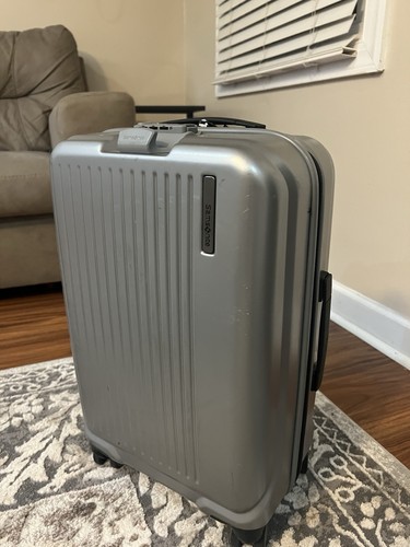 *flaw Samsonite Tech 2.0 Hardside Spinner Dark Gray 21" Carry-On ...