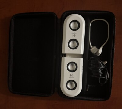 Logitech mm22 Speakers - Portable- for iPod 3G, 4G, Photo, Mini iPods ...