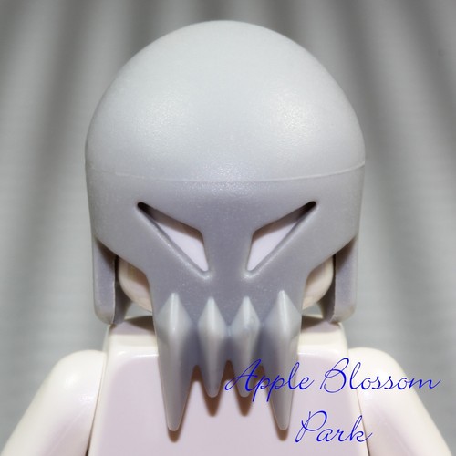 NEW Lego Gray FANGS MINIFIG HELMET - Castle Space Police 3 Alien Fang ...