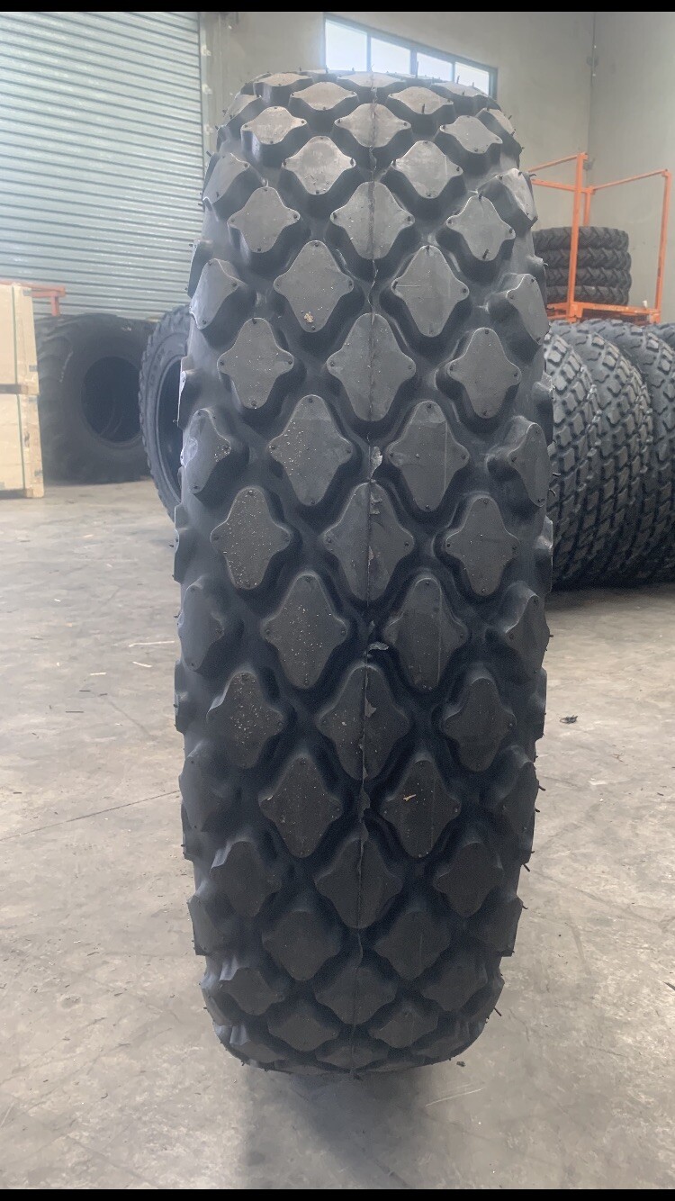 NEW R3 TRACTOR TYRES 12.4-28 12.4x28 Tractor Tread 8 Ply TURF ROAD ...