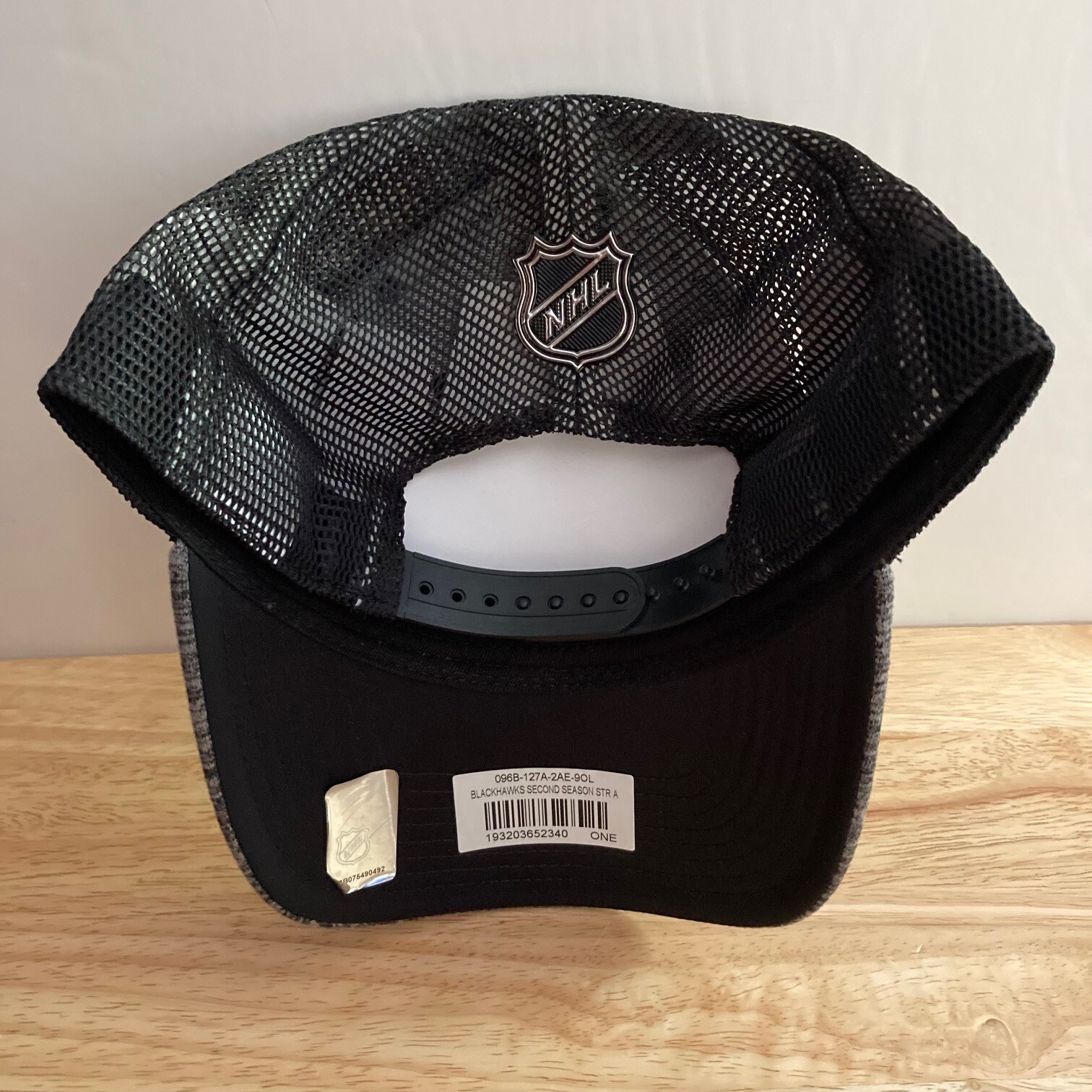 *NWT* CHICAGO BLACKHAWKS Logo NHL Authentic PRO Fanatics Adjustable ...