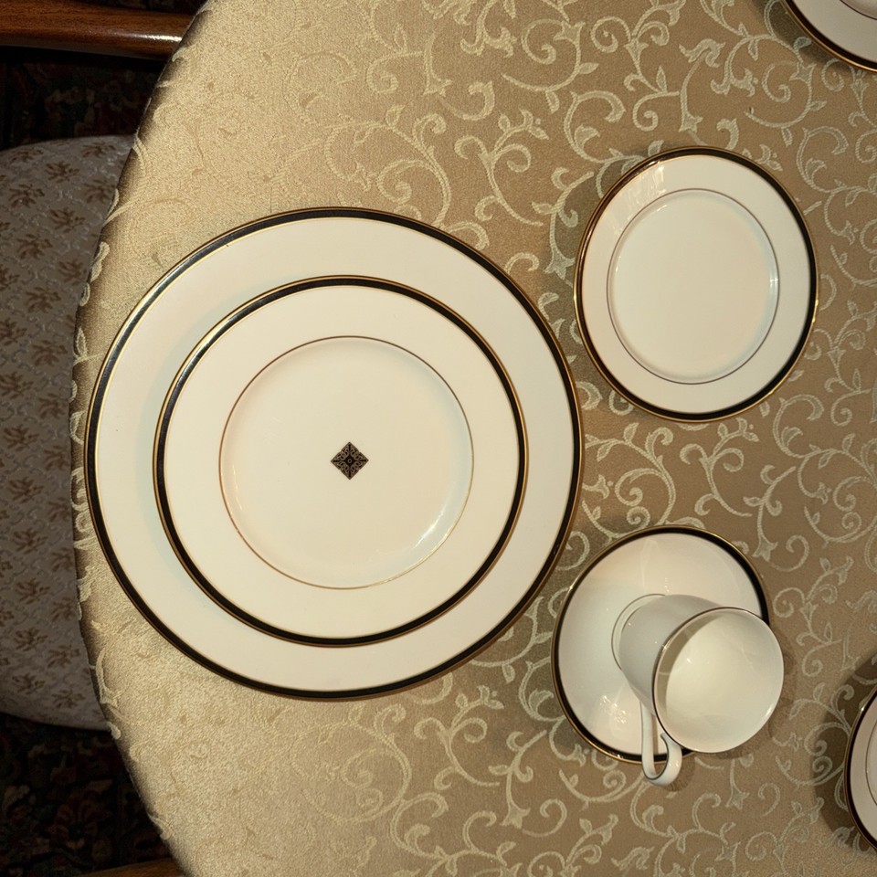 Lenox China URBAN LIGHTS 5-Piece Place Setting For Eight. Mint ...