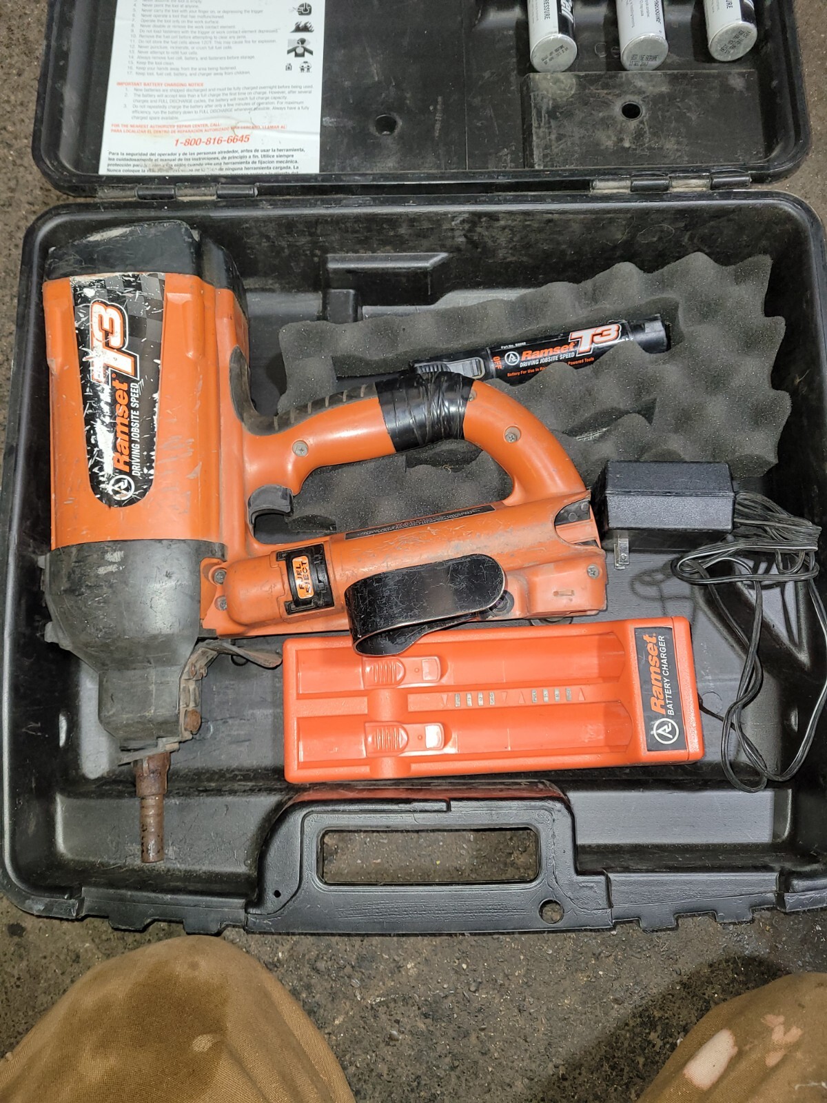 RAMSET T3 MAG GAS FASTENING TOOL W/Charger And 2 Batteries Tested Works ...