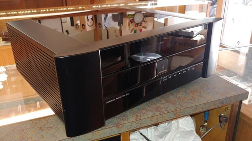 Meridian 818v3 Reference Audio Core PreAmp With Original Box And Remote ...