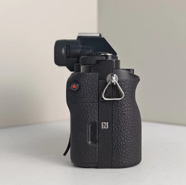 Sony Alpha A7 24.3MP Mirrorless Body Full Frame Fast AF Ultra High ...