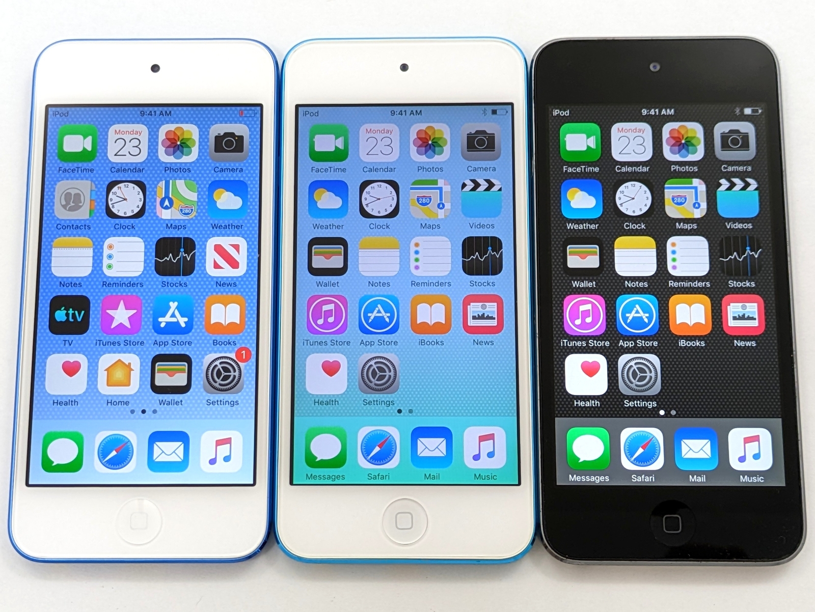 Apple iPod Touch (6th Gen) and iPod Touch (5th Gen) in Good Condition ...