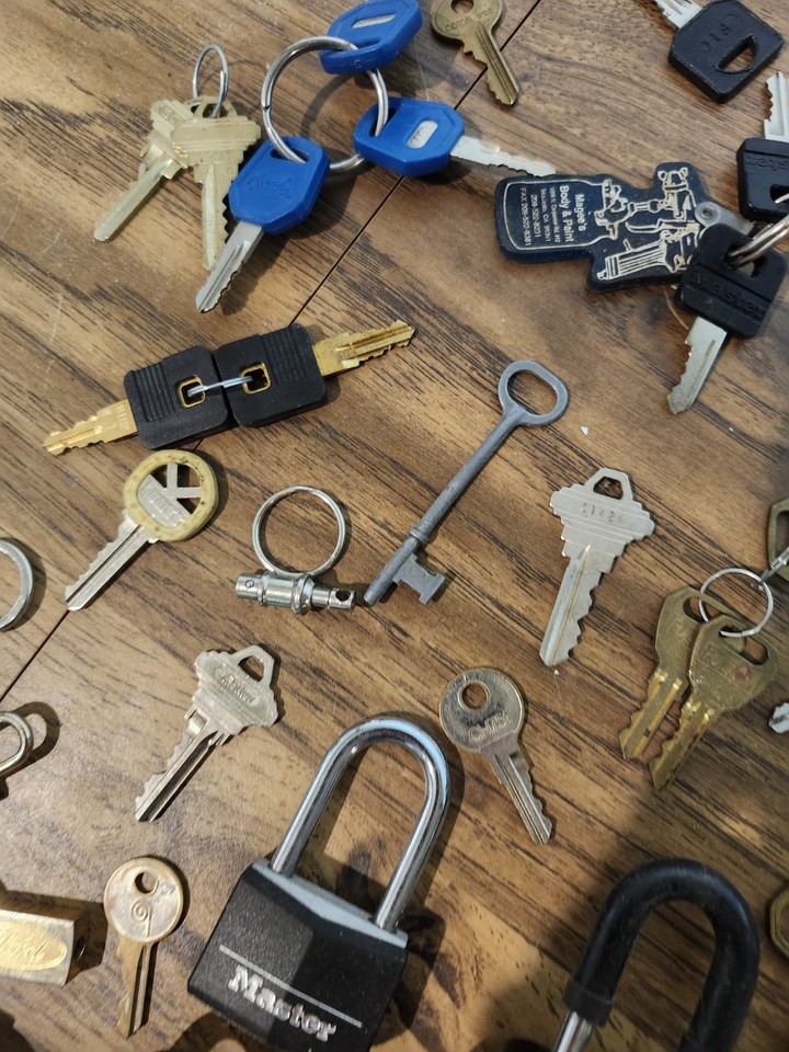 Giant Lot Of Locks And Keys Master Brinks And More Unmatched | eBay