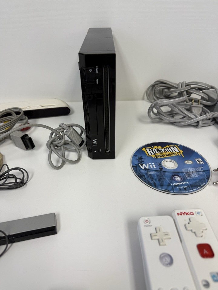 Nintendo Wii (RVL-101) Black - Bundle w/ 1 Games, 4 Remotes, 1 ...