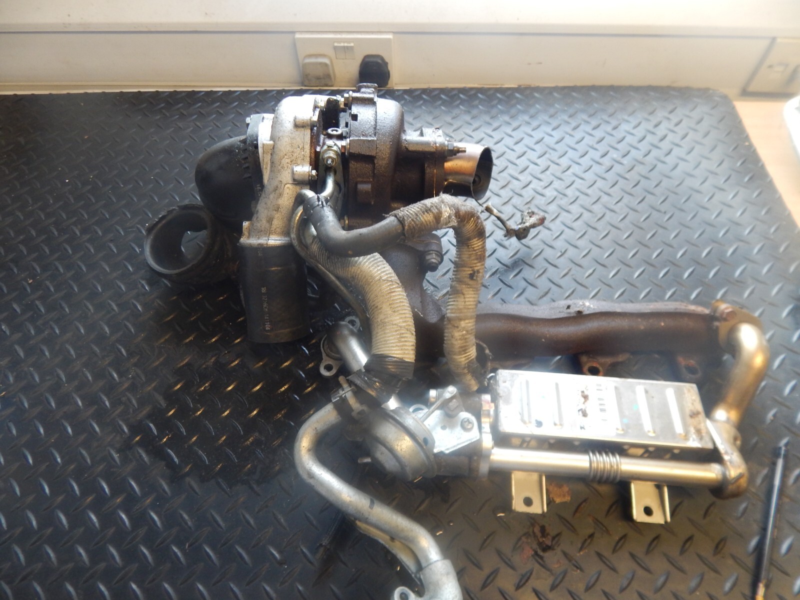 TOYOTA RAV 4 2014 2.0 D-4D TURBOCHARGER AND OIL COOLER + MANIFOLD ...