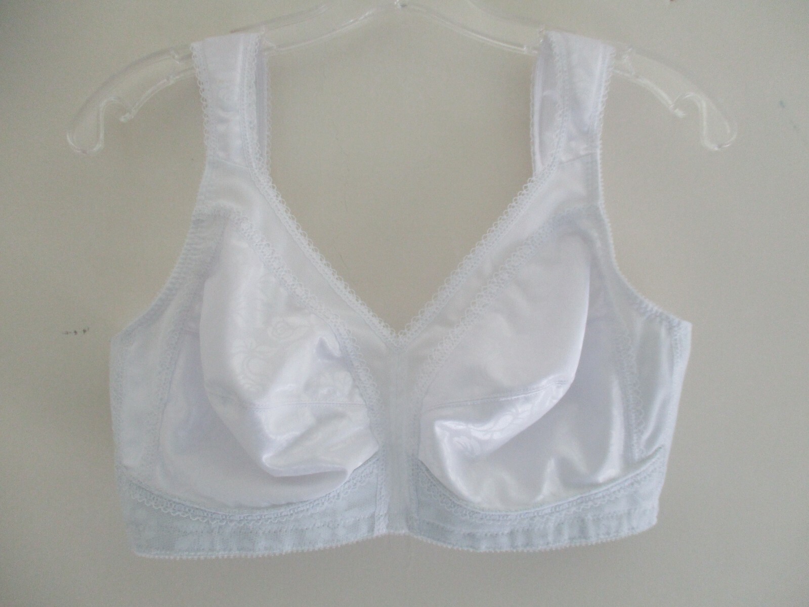 Playtex Wireless Bra Size 38 C White Floral - Gem
