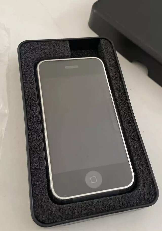 Old Stock Apple Iphone 2g 8gb 1st Generation 2007 Model IPhone 1 In