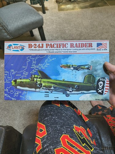 Atlantis Model B-24J Pacific Raider Model 1:92 Factory Sealed | eBay