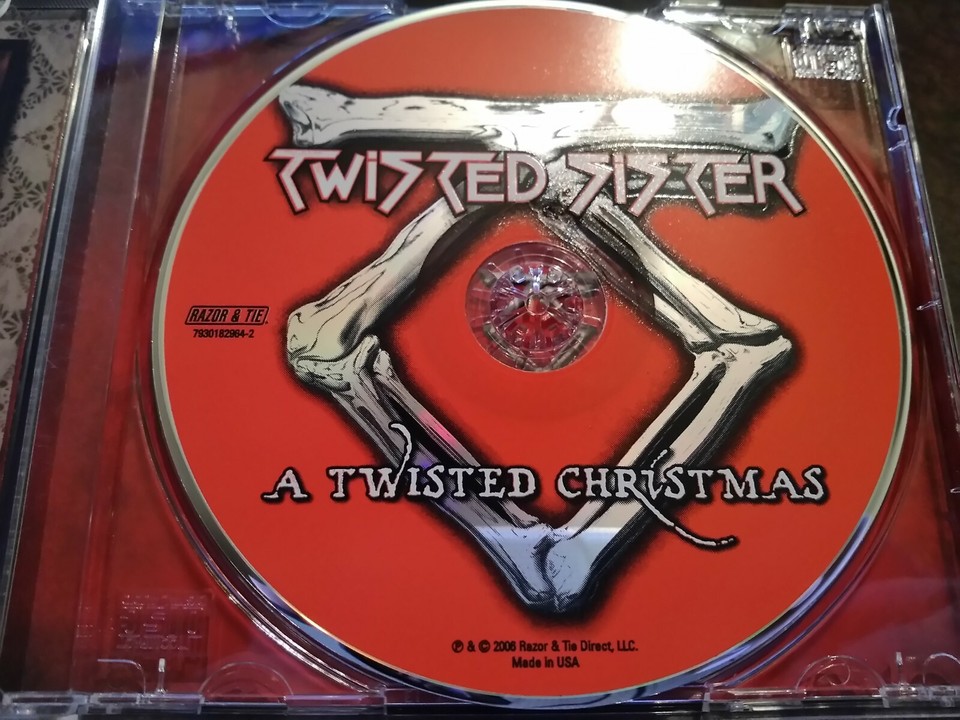 Twisted Sister - A Twisted Christmas (Audio CD) (Razor & Tie, USA, 2006 ...
