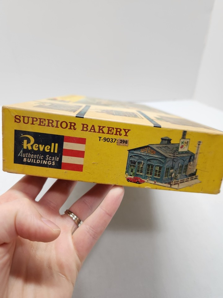 Vintage 1961 Revell Superior Bakery HO scale plastic model kit T-9037: ...