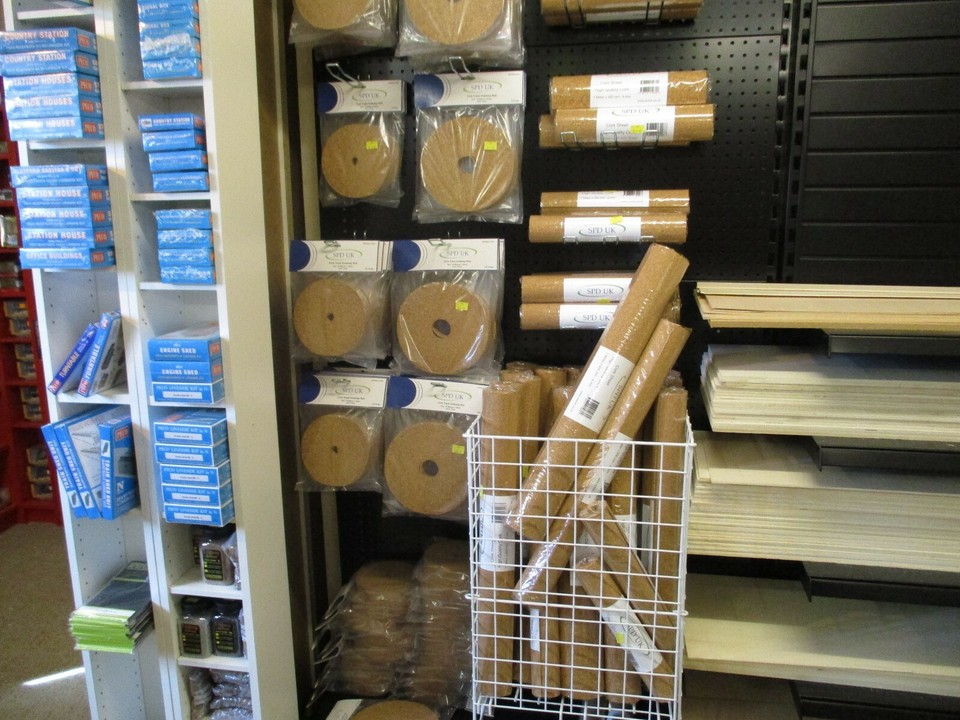 DCC Concepts LML-SSGR - 3 x 00 Gauge LED Green Swan Neck Lights ...