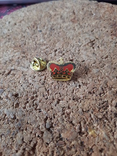 Pin's Couronne Roi King Reine Queen Crown Doré Gold Golden - Pins Badge ...