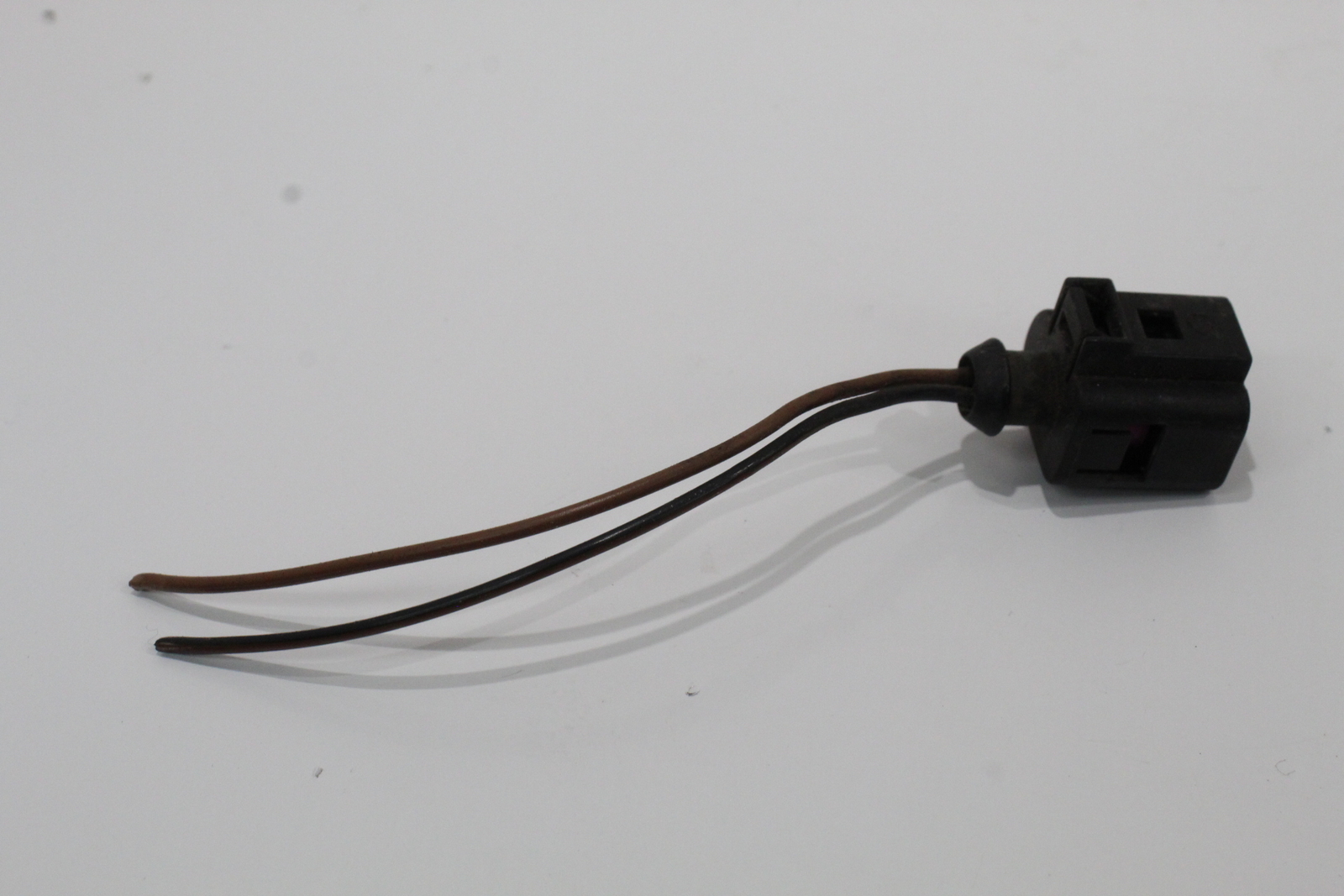 VW Derby 6N Mk3 2 Pin Wiring Connector and Short Length of Wire ...