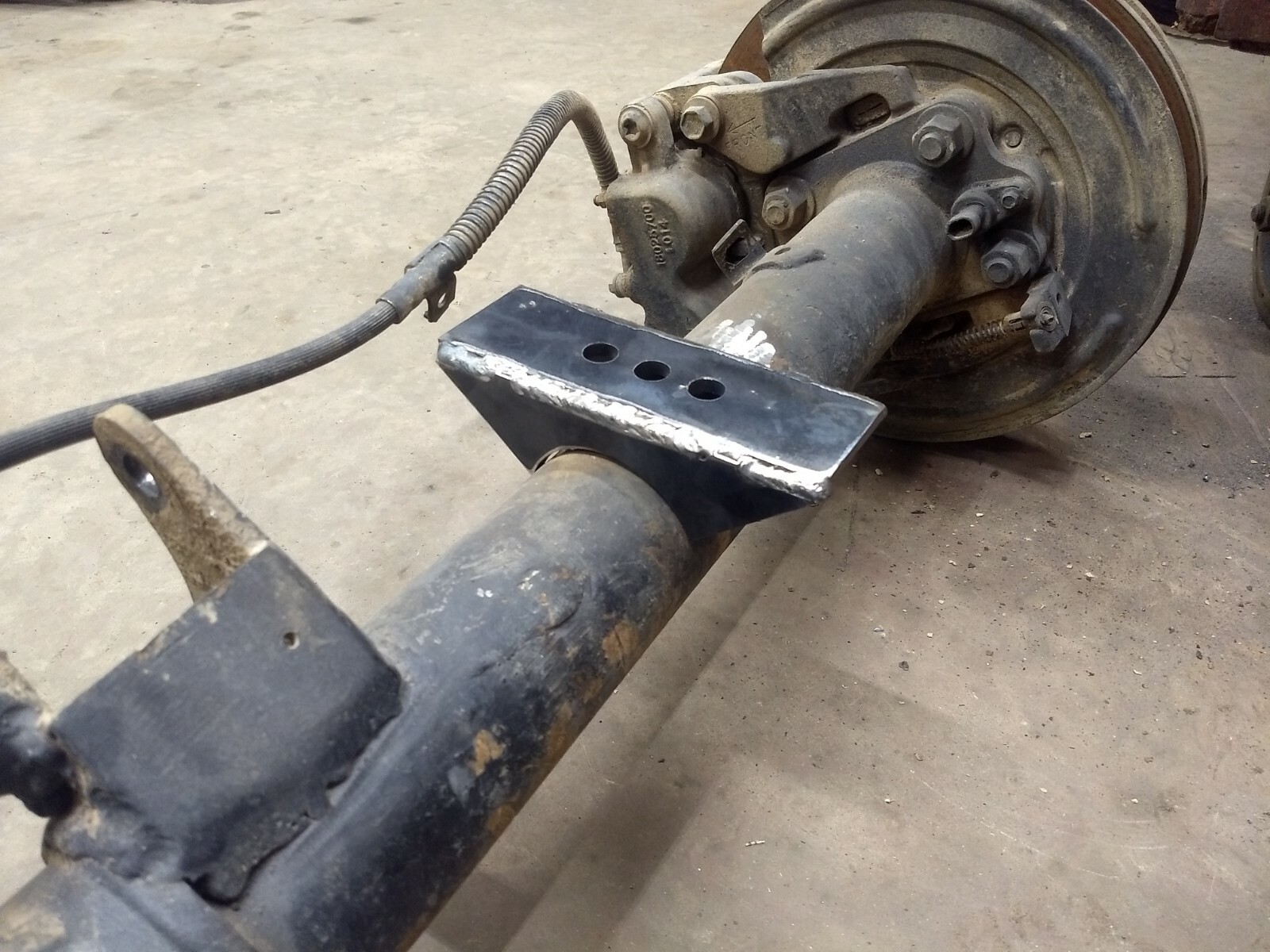 2.5" Wide Leaf Spring Perch Kit - 3/4 & 1 ton Axles | eBay