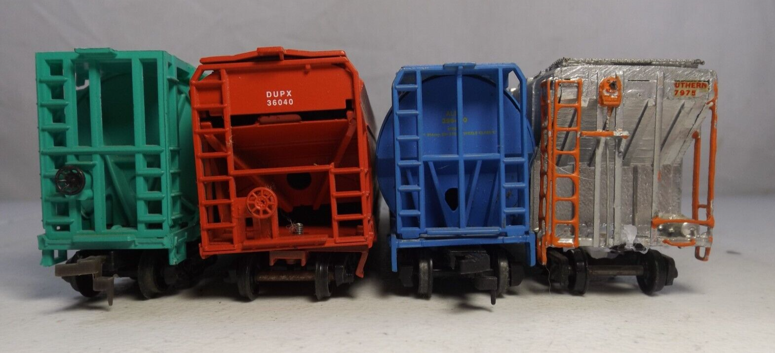(4) HO covered hopper cars (lot 8525) | eBay