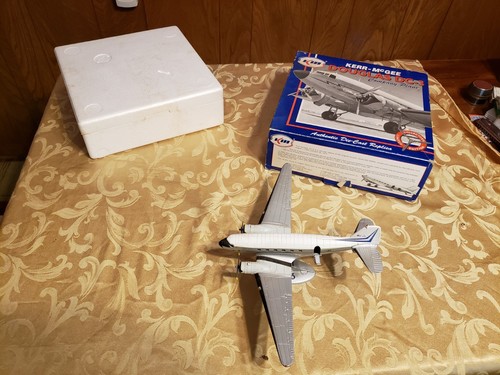 ERTL 1:72 Douglas DC-3 1994 Die Cast Airplane w/Stand & Box | eBay