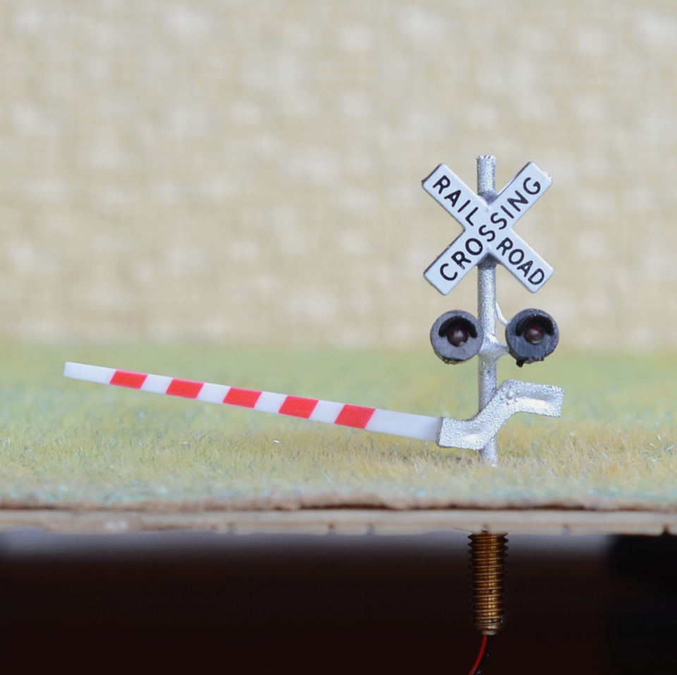 2 x N scale model railroad grade crossing signal with barrier + flasher ...