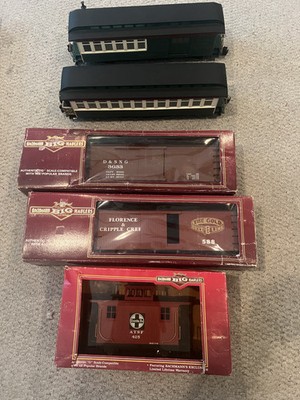 Bachmann Assorted G Scale Freight Cars (2 box cars,2 passenger cars,1 ...