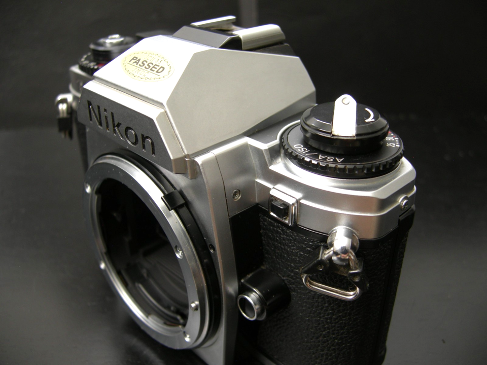 EXCELLENT NIKON FG-20 35mm SLR Film Camera Body LIGHT METER WORKS ...