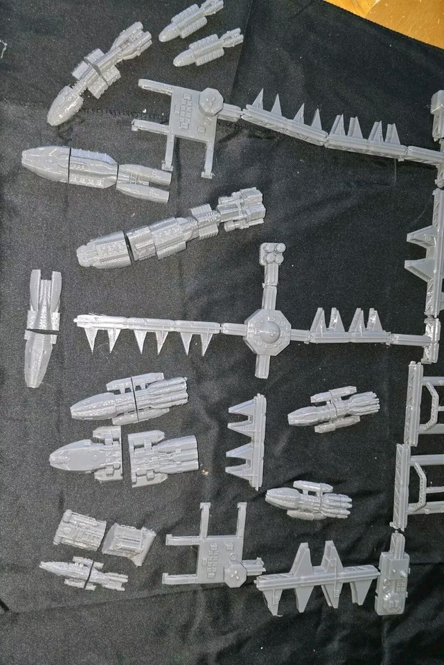 Modern BATTLESTAR GALACTICA Scorporion Fleet Ship Yard Display Model 15 ...