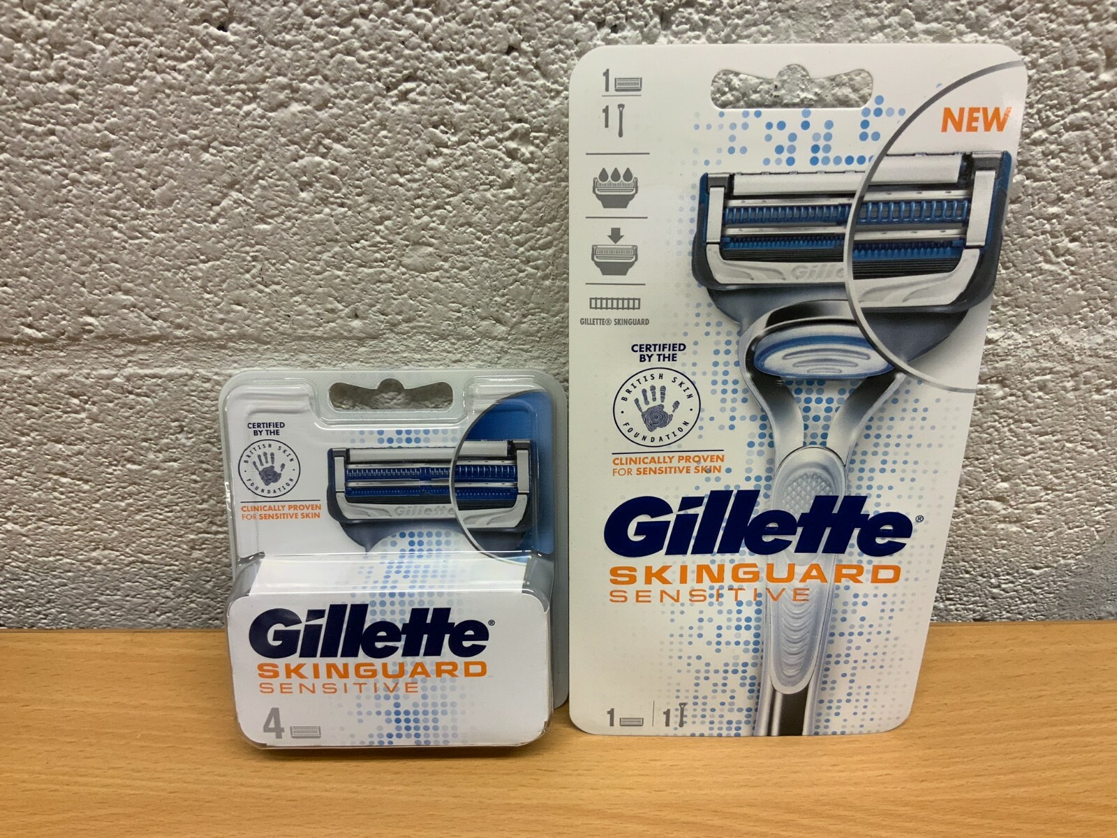 GILLETTE SKINGUARD SENSITIVE BLADES GIFT SET OR RAZOR + BLADES 4 5 8 ...
