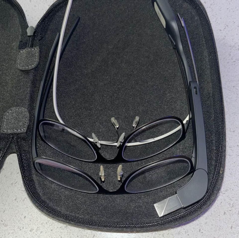 Google Glass XE Explorer Edition Bundle +Yearbook | eBay