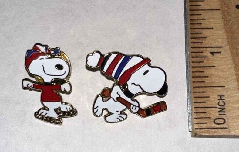 Peanuts Snoopy Lapel Pins Set of 2 Ice Skating & Playing Hockey Gold ...