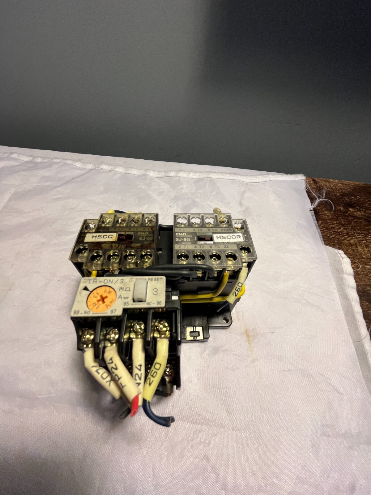 FUJI MAGNETIC CONTACTORS SJ-OG SJ-0G W/ OVERLOAD RELAY TR-0N/3 2.8-4.2A ...