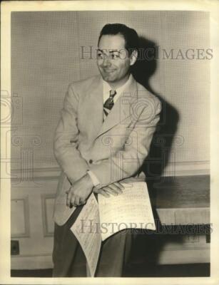 1945 Press Photo Singer Felix Knight, Star of "Electric Hour ...