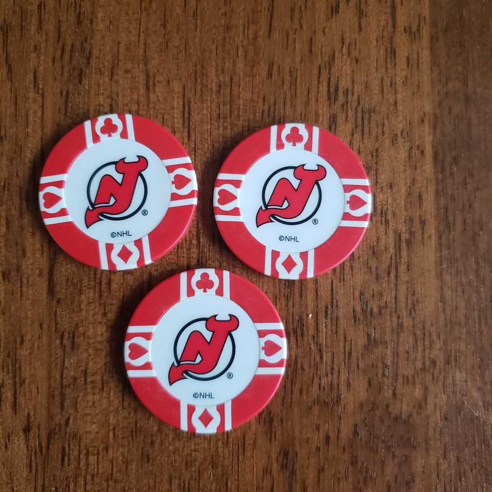 NEW JERSEY DEVILS MINI PENNANT & 3 NHL CLAY POKER CHIPS | eBay