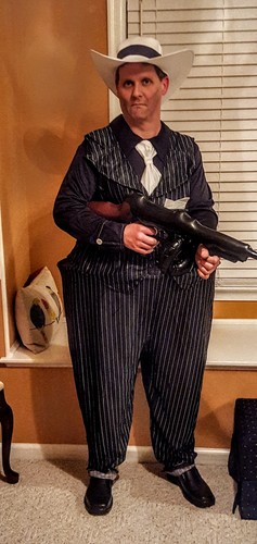 Novelty Inflatable/ Blow up Tommy Gun 80cm Fancy Dress Accessory for ...