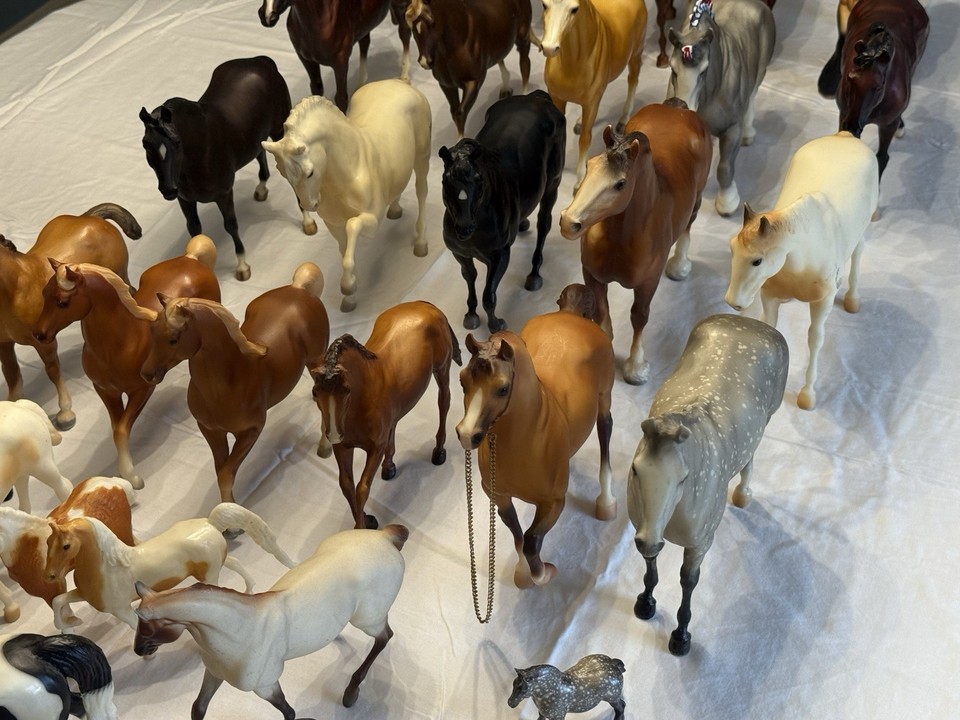 Enormous Lot Of 30 Traditional Scale Breyer Horses • Vintage From The ...