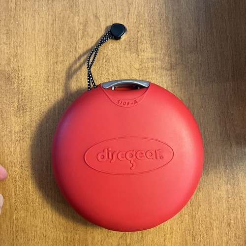 DISCGEAR DISCUS 20 CD DVD HOLDER STORAGE ROUND RED HARD SHELL CARRY ...