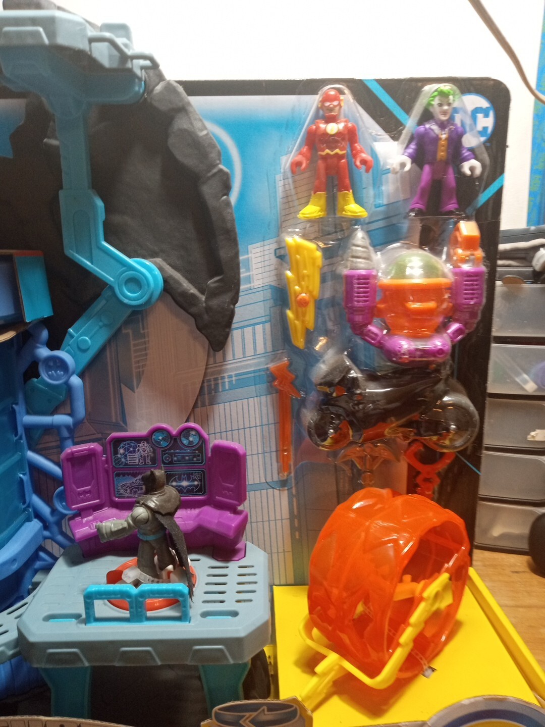 Fisher-Price Imaginext DC Super Friends Bat-Tech Batcave Batman Playset ...