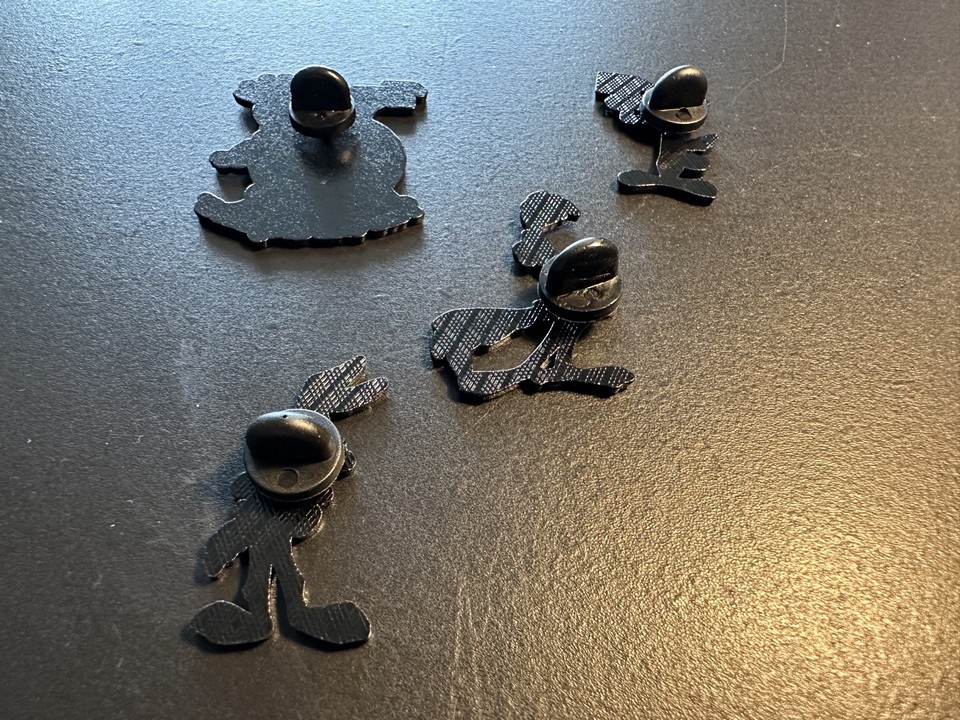 4 x Road Runner Cartoon Pin Badges Brooch Wile E. Coyote Beep Looney ...