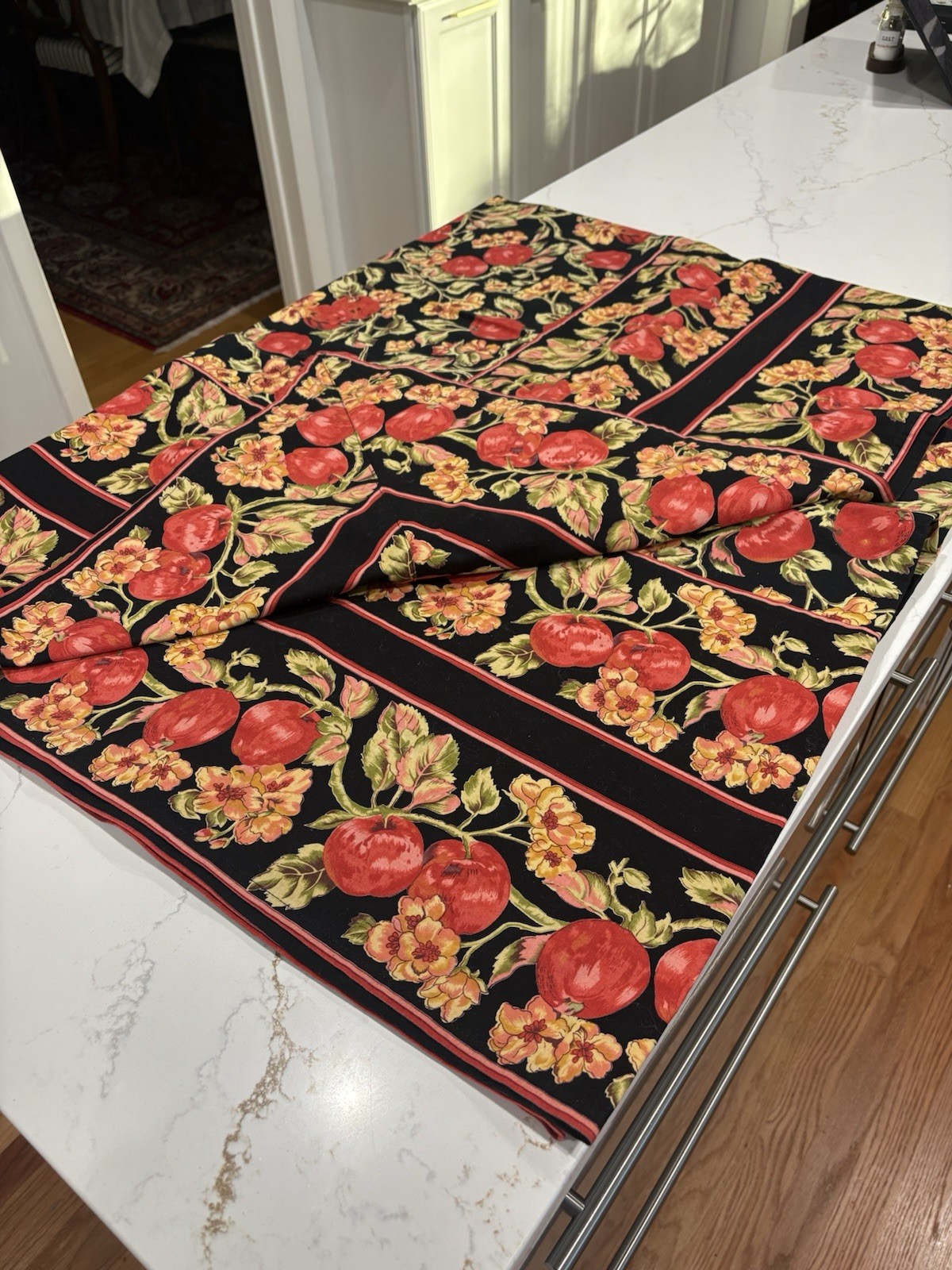 French Country Provincial Floral Fruit Apples Tablecloth 52 x 72 Pre-owned