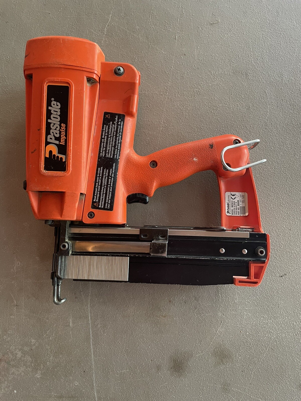 Paslode Impulse IM250 F-16 II Cordless 16 gauge Straight Finish Nailer ...