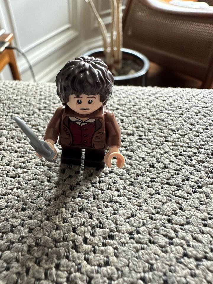 Lego Bilbo Baggins Minifigure from Lord Of The Rings set 79006 with ...