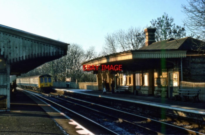 PHOTO HANWELL RAILWAY STATION IN DEC 1976 | eBay