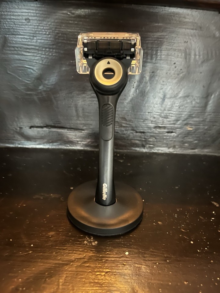 Gillette Labs with Exfoliating Bar Razor - Black/Gold NEW - SEALED ...