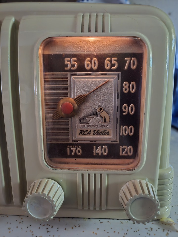 Beautiful 1940 RCA TUBE RADIO MODEL 1X2 NIPPER RADIO | eBay