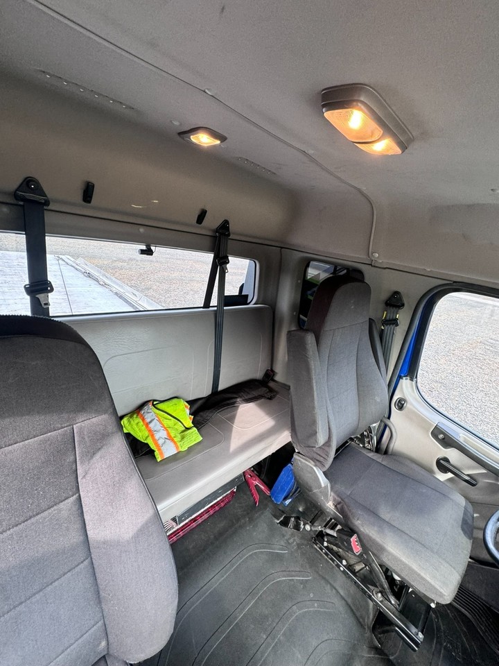 2023 Freightliner M2 High content Flatbed Rollback Extended cab Jerrdan ...